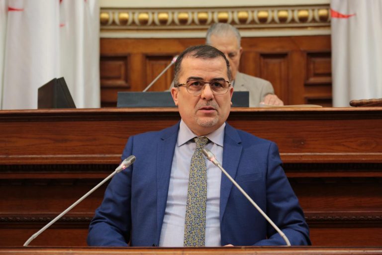 Conseil de la nation : Monsieur Fayçal BENTALEB présente le texte de ...